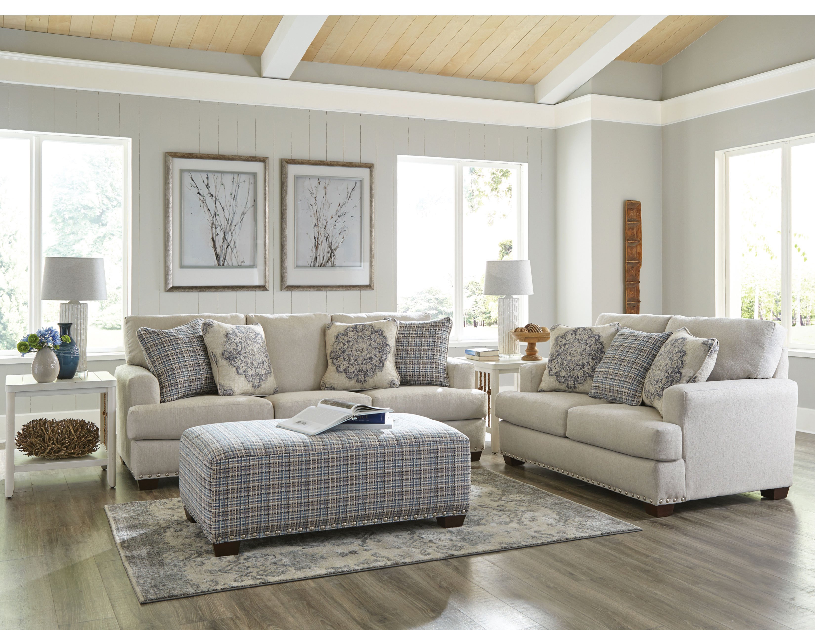 Newberg 90" Sofa in Platinum | Sofas and Sectionals